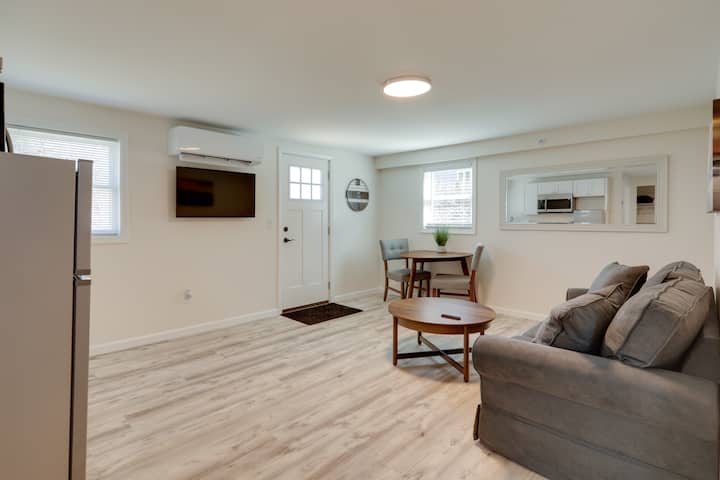3 Mi To Onset Beach: Sleek Apartment In Wareham - Wareham, MA