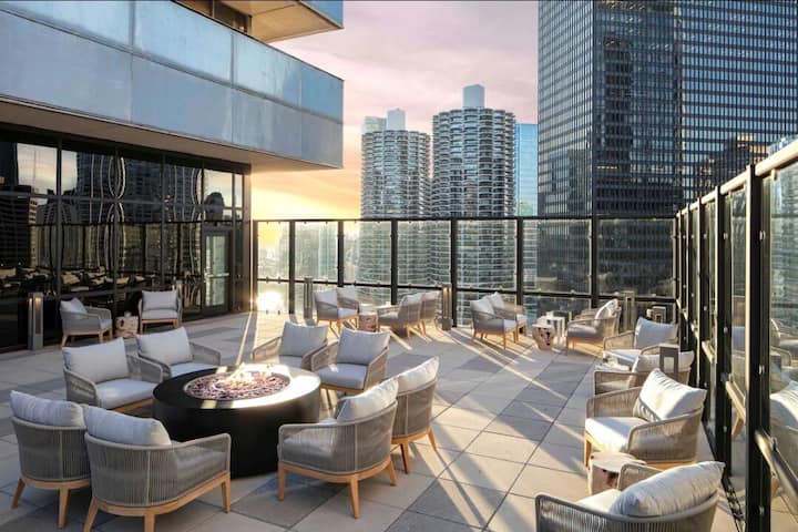 Look No More! 4 Units With City View, Pets Allowed - Chicago, IL