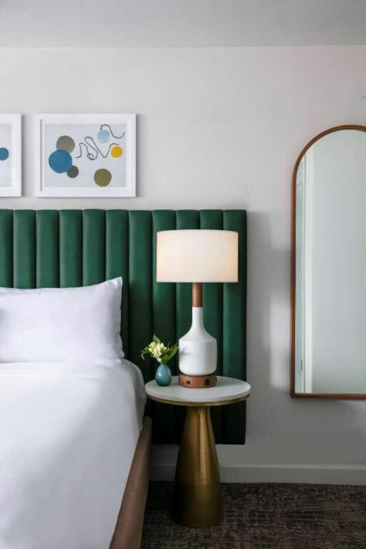 Best Place To Unwind! 2 Units, Pets Allowed! - Chicago, IL