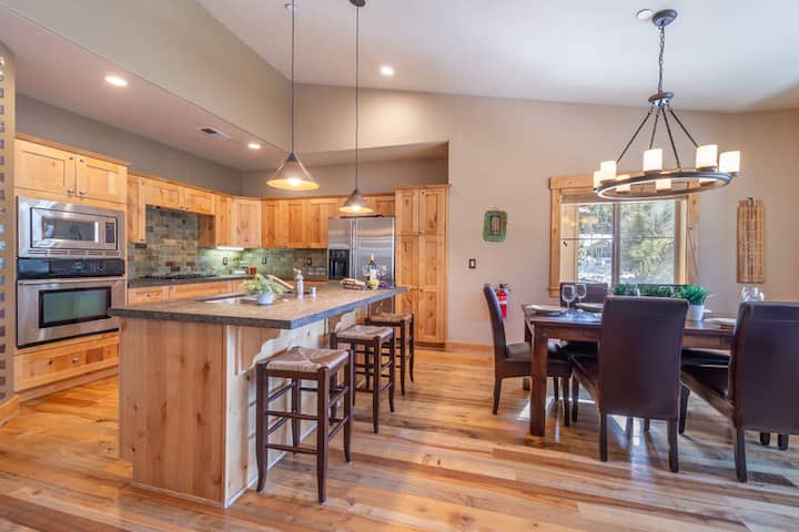 Cozy Townhome In Sierra Meadows- Truckee Escape - Truckee, CA
