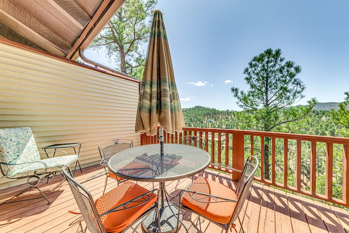 Walk To Dtwn Ruidoso: Mtn-view Condo W/ Pool! - Ruidoso, NM