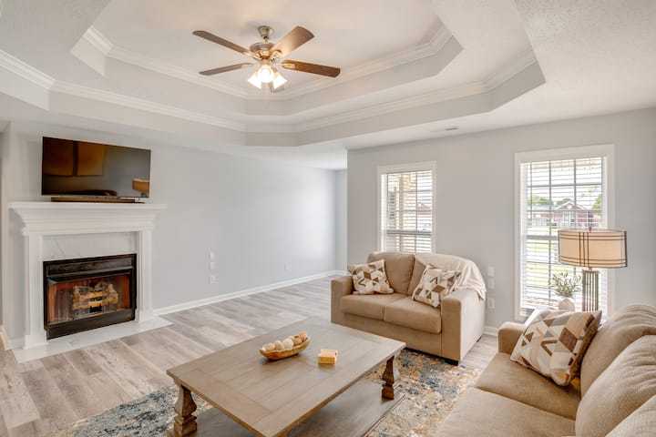 Patio & Spacious Yard: Home In Athens - Huntsville, AL