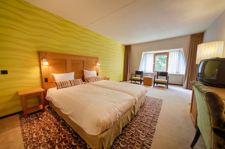 Relaxing Getaway! Indoor Pool, Free Parking - Almelo