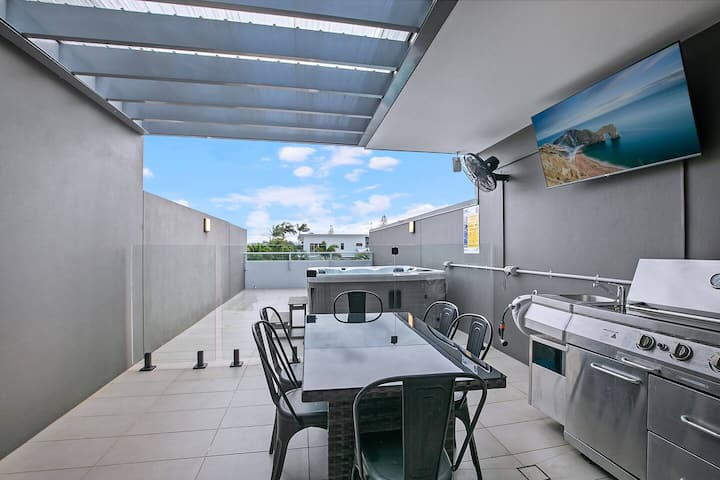 Norfolk Horizon—resort Vibes With Private Rooftop - Gold Coast