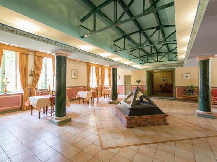 Appartement Dans Un Château De Avec Piscine - Montbrun-les-Bains