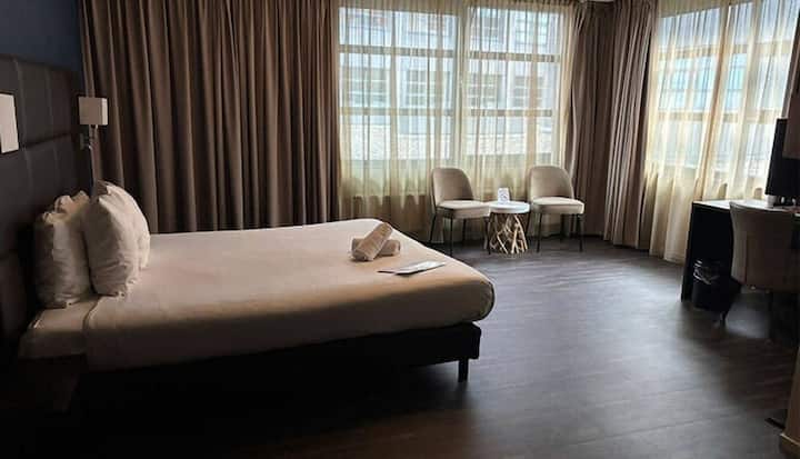 Comfortable Stay! Indoor Pool, Free Parking! - Breda