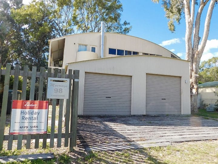 Moorings - Toogoom- Beachfront - 3br- Aircon - Toogoom