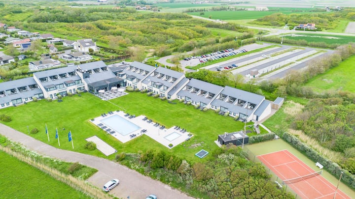 Relax By The Sea With Pool And Oceanfront Dining - Domburg