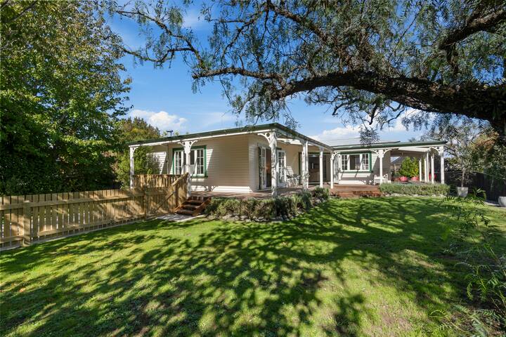 Greytown Park Villa - Wairarapa Holiday Home - Carterton