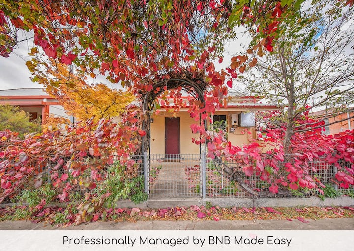 Coachman's Cottage | Cosy Charm, Pets Welcome - Orange