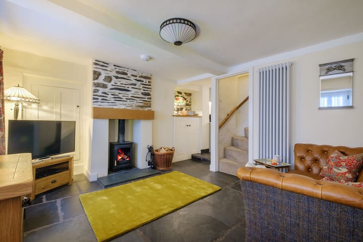 Corner House, Dog Friendly Cottage, Village Centre - Hawkshead