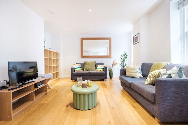 Cozy 2br Steps From Tower Hill & Tower Bridge - London