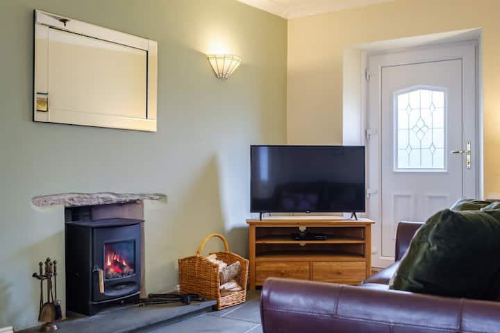 Victory Cottage, Dog Friendly, Village Centre - Coniston