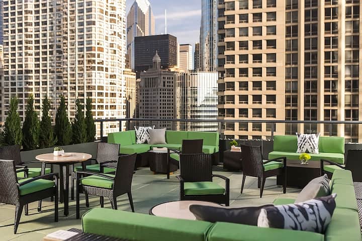 Three Cozy Units Near Riverwalk W/ Pool Access - Chicago, IL