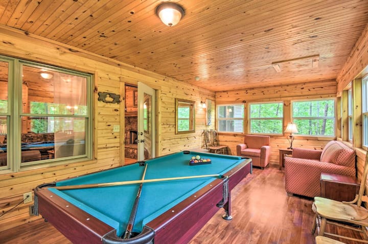 New! Pool Table! Waterfalls & More! - Cleveland, GA