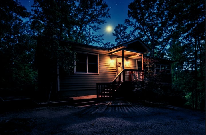 No Service Fee! Hillside Cabin! Escape To The Mtns - Helen, GA