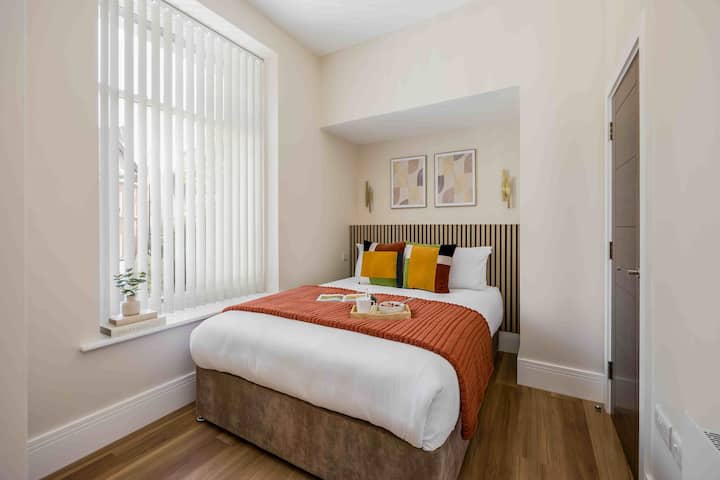 Luxurious Stylish Coastal Retreat - 본머스