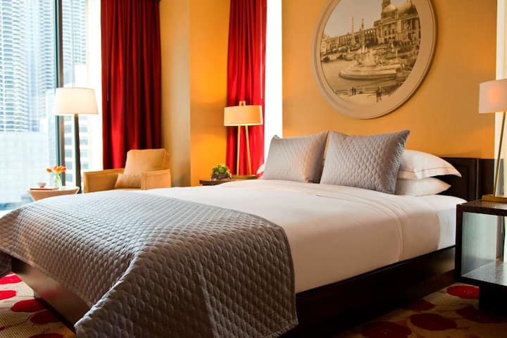 Your Chic Chicago Stay – 2 King Units W/ Pool - Chicago, IL