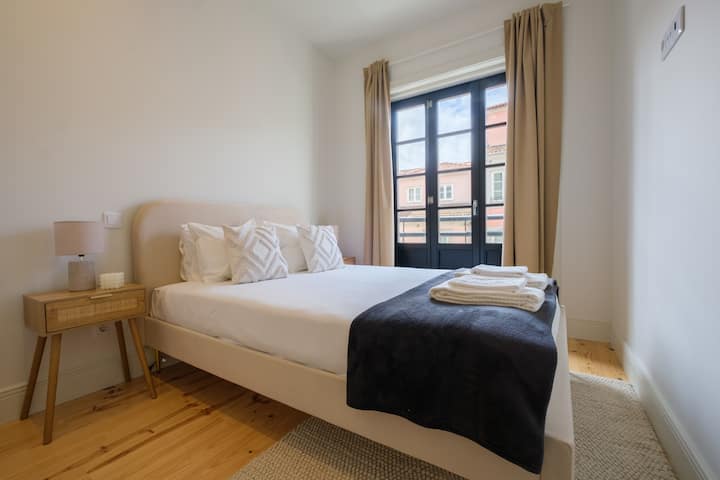 Art Deco 22 Luxury 2br Apartment Downtown Metro Ac - Oporto
