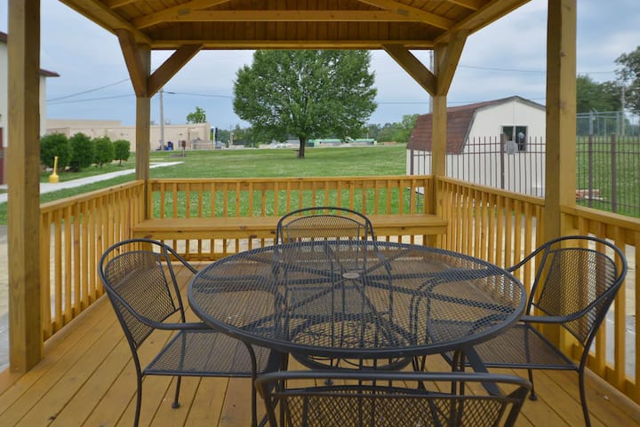Budget-friendly Paducah Stay – Right Off I-24 - Paducah, KY