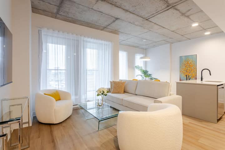 Echoes Of Chic: 2br Hideaway In Old Port - Montreal