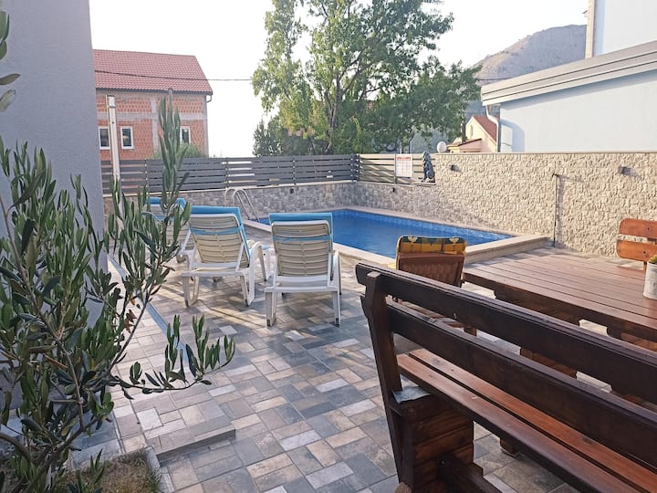 Belle Maison De Vacances Avec Piscine Et Terrasse - Senj