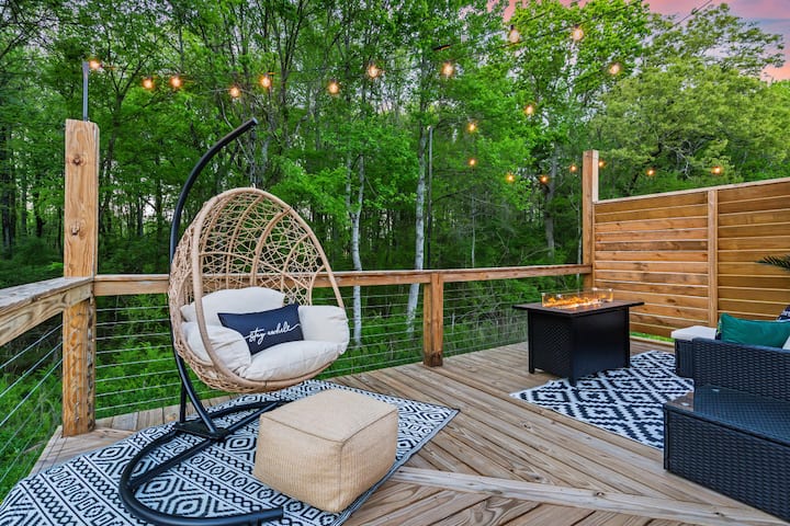 Romantic Airstream | Firepit & Forest Views - Guntersville, AL