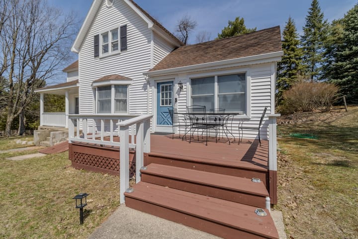 Minutes From Elk Lake And Torch Lake Lakeside Acre - Elk Rapids, MI