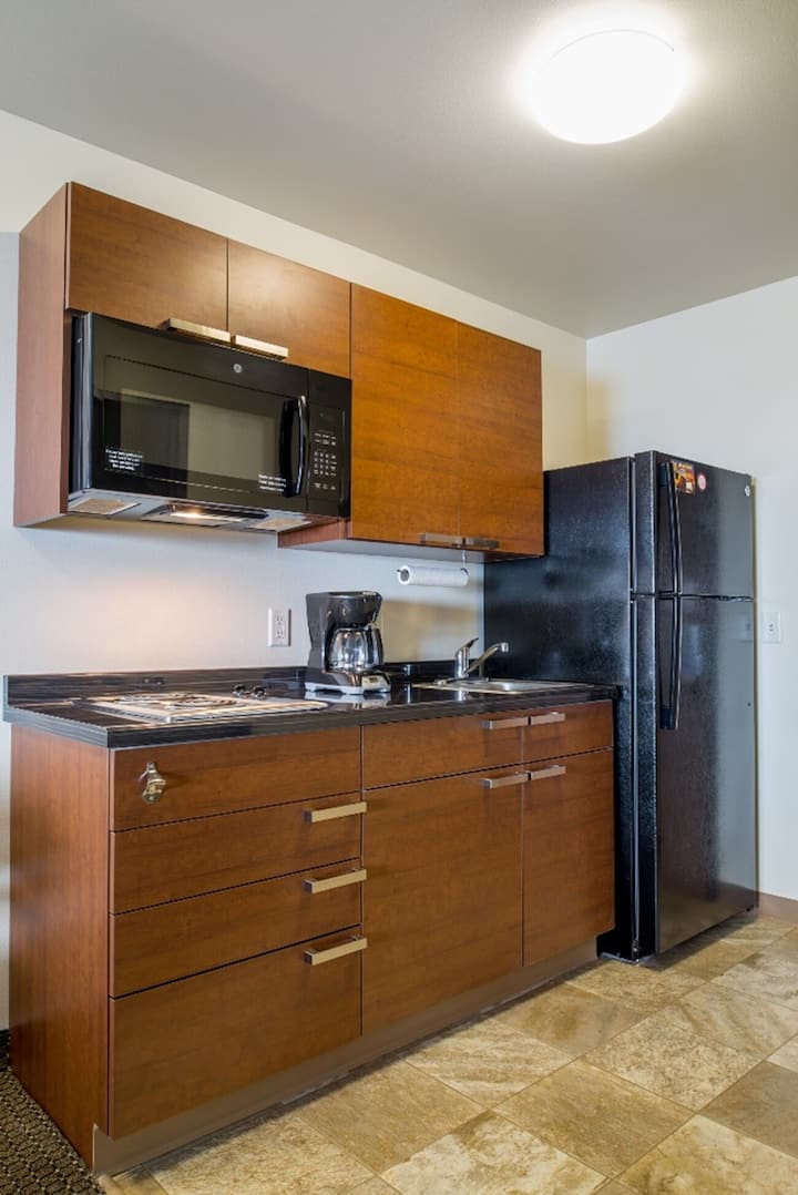 Spacious Retreat | Kitchen, Parking, Pets Allowed - Kalispell