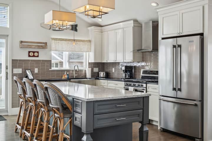 "Plum Time" | Ac | Decks | Water Views - Newburyport, MA