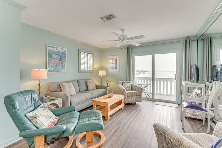 Bayfront Okaloosa Island Condo: Across From Beach! - Fort Walton Beach, FL