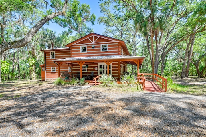 Barn Hangout + Grill Station: Sebring Family Cabin - Sebring, FL