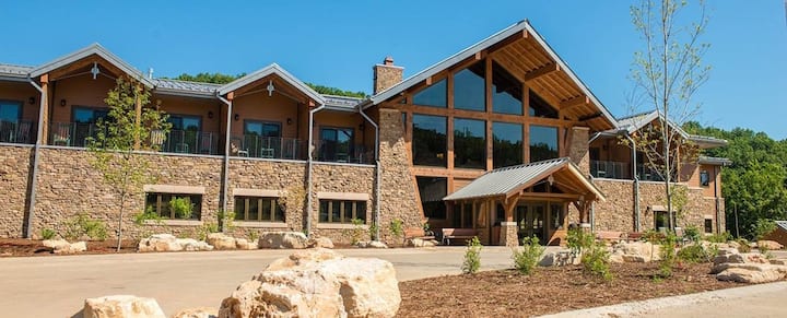 3-bedroom Cabin (2-queen & 1-king Bedrooms) - Echo Bluff State Park, Eminence