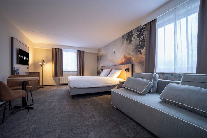 Serene Stay Near Maasduinen Free Parking - Velden