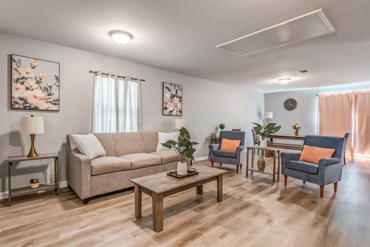 15 Mins To Downtown & Zoo! Hawkins Mill Hideaway - Memphis, TN