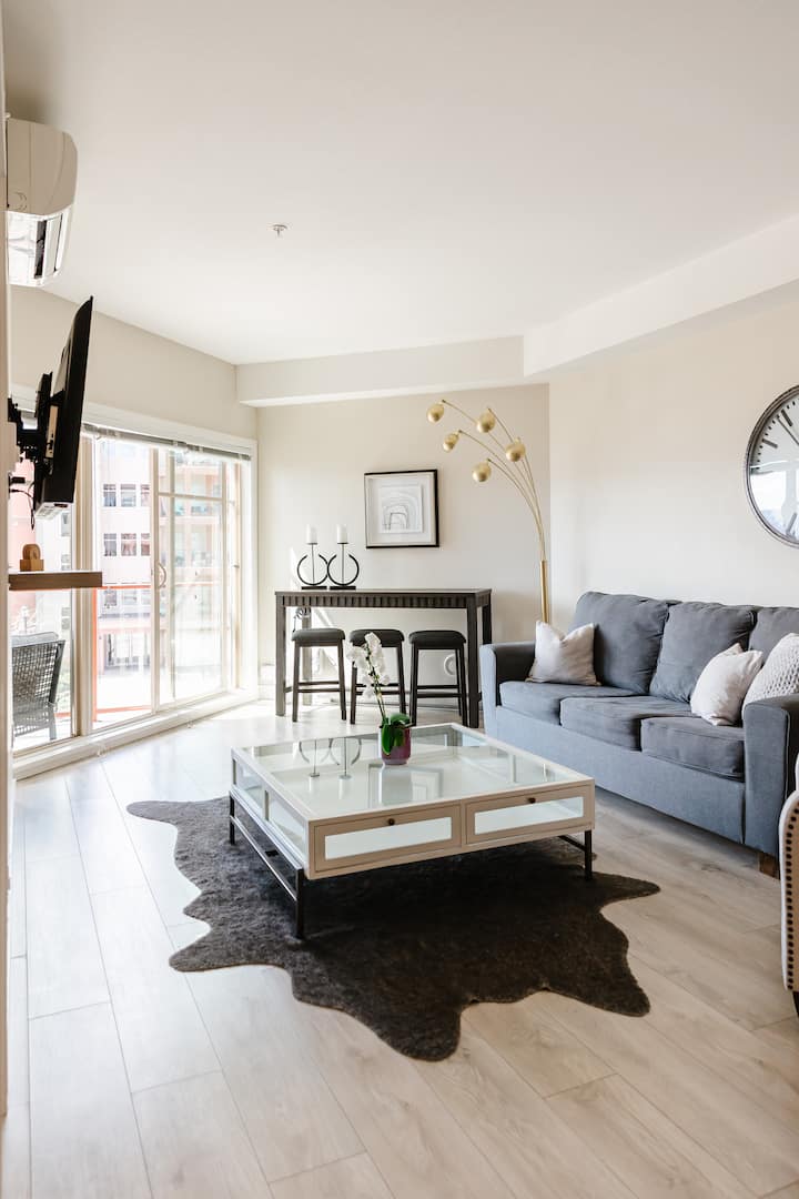 Incredible Copper Sky/ Pool/gym/amazing Views! - West Kelowna