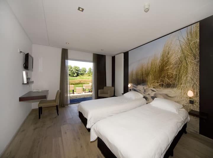 Nature-inspired Haven: Private Room W/ Terrace - Zierikzee