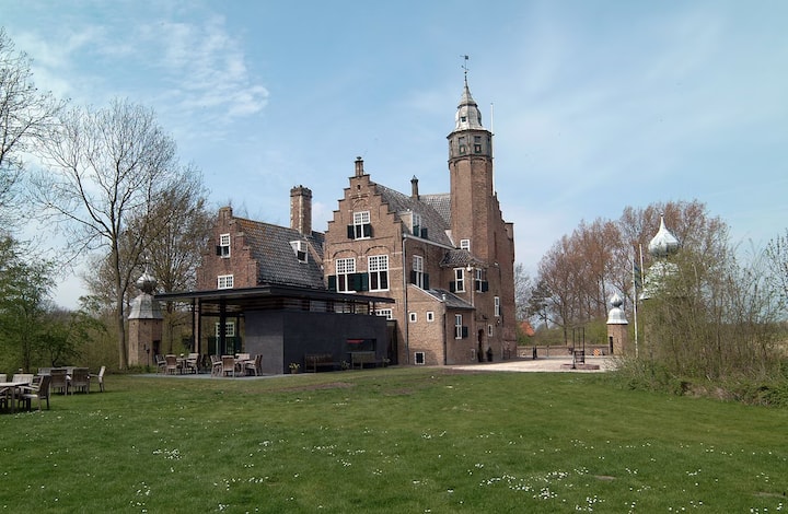 Elegant Manor Room W/ Sauna & Estate Views - Scharendijke