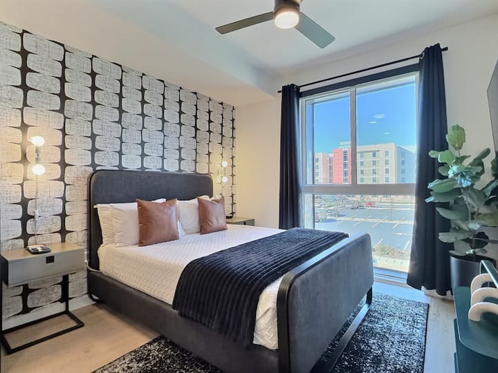 Weekend Base, Walk To Stadium And Great Eats - Birmingham, AL