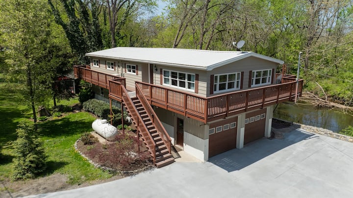 Riverbank Lodge : Scenic Riverfront Escape - Lancaster, PA