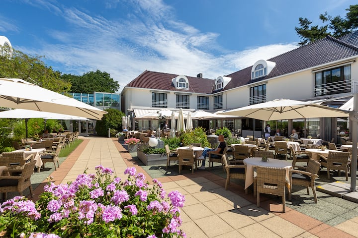 Enjoy Onsite Dining, Pool, & Free Parking In Zeist - Utrecht Province