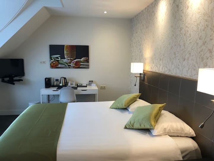 Comfortable Stay W/ Pool, Dining, & Free Parking - Zeist