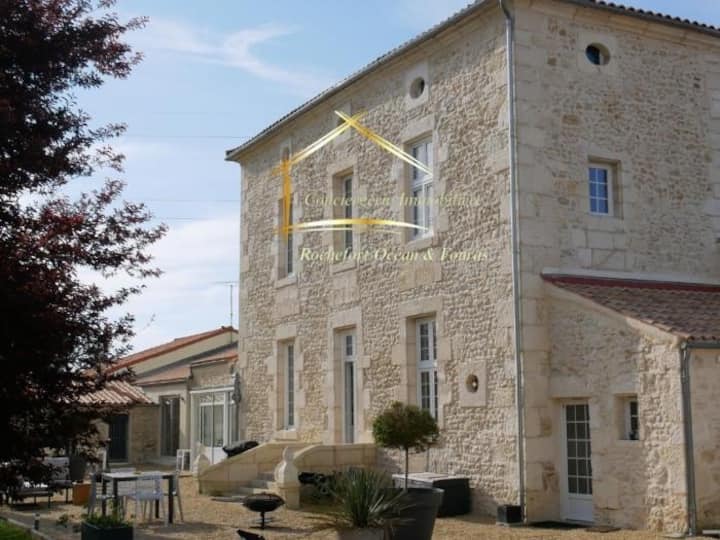 Maison De Maître Du Xviie Siècle - Rochefort, France