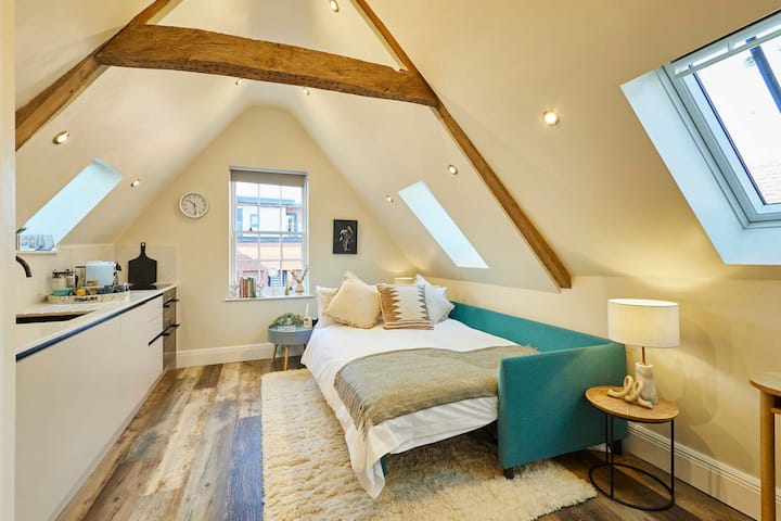Host & Stay | Vinegar Loft - Worcester, UK
