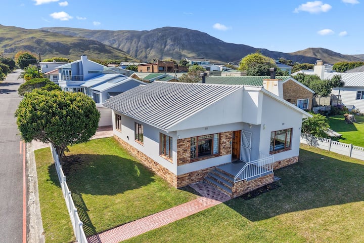 Kleinmond Coastal 2br | Fireplace & Sea Views - Kleinmond