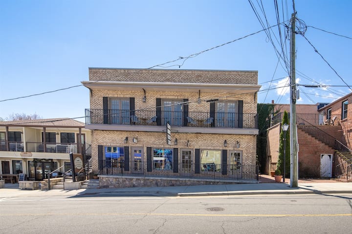 Overlook - Downtown, Elevator, Sleeps 6, Parking! - Blowing Rock, NC