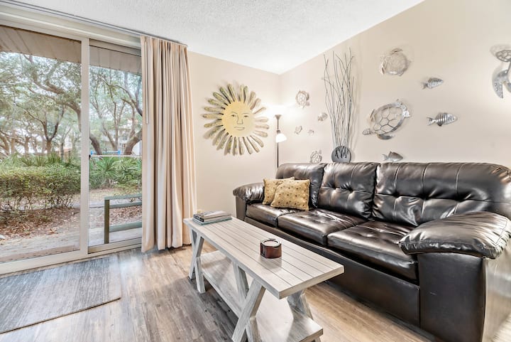 Salt Air Nook - Pool Access - Jekyll Island, GA