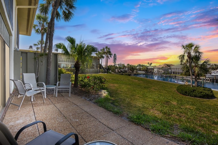Monthly Stay, Cozy Lanai And Pool Access! - Anna Maria, FL