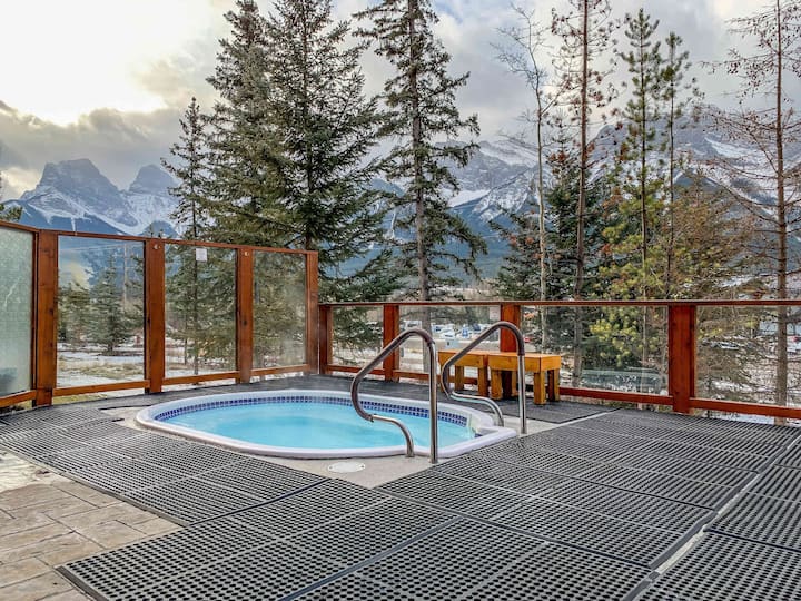 Falcon Crest Sunrise Retreat - Canmore