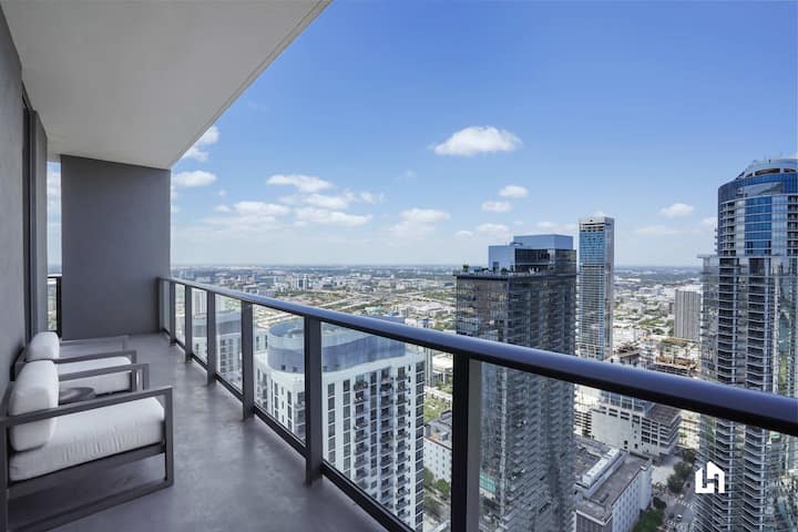 49th Fl, Dual Balconies, City And Ocean Vista - Miami, FL